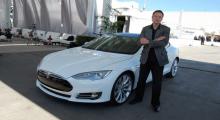 TSLA Stocks Unfazed as Twitter Poll Tells Elon Musk to Sell 10% of His Shares