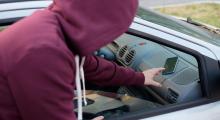 Homem perde R$ 440 mil em Bitcoin após ter celular roubado pela janela do carro