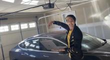 Homem minera criptomoeda com Tesla e fatura R$ 4.500 por mês