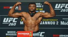 Atual campeão do UFC receberá metade do prêmio em Bitcoin
