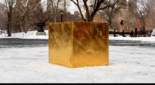 Cubo de ouro avaliado em US$ 11,7 milhões aparece no Central Park de Nova York