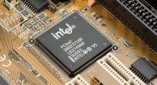 Bitcoin é uma “crise climática”, diz CEO da Intel ao promover chip de mineração