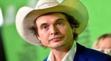 Musk choca o mundo, abandona o Bitcoin e cria sua própria criptomoeda