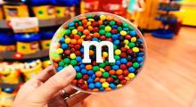 M&M’s lança produtos limitados inspirados na coleção de NFTs Bored Ape Yacht Club