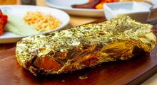 Primeiro restaurante do Brasil a servir carne com ouro pertencia a divulgador de pirâmide de criptomoedas