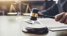 Kim Kardashian ganha processo de investidores após promover golpes de criptomoeda