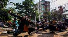 Die Gräueltaten nehmen zu, während die myanmarische Armee unter Druck steht