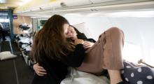 Das fliegende Krankenhaus bringt die Verwundeten der Ukraine in den Westen