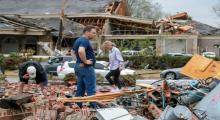 Tödliche Stürme und Tornados fegen durch das Zentrum der USA