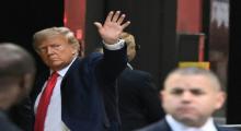 Trump vor Gericht mit Anklagen wegen historischer Straftaten konfrontiert