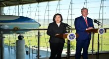 China schickt am zweiten Tag Kriegsschiffe und Flugzeuge um Taiwan herum