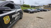 Polícia de SC derruba pirâmide de R$ 900 milhões que prometia lucros de 40% e apreende 15 carros de luxo