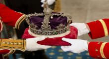 Krönungsjuwelen und Insignien sorgen für Glanz und verbinden mit der alten Vergangenheit