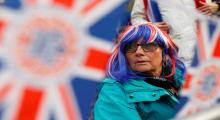 Frühaufsteher bringen die UK-Krönungsparty in Schwung