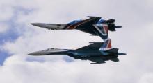 Ein russischer Jet fängt ein polnisches Flugzeug über dem Schwarzen Meer ab