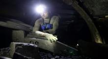 Miner, die vor der russischen Besatzung geflohen sind, schürfen Kohle in der Ukraine