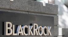 ETF da BlackRock enfrenta desconfianças, mas Bitcoin começa semana em alta