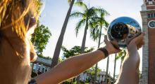 Falha na Worldcoin permitia que invasores assumissem o controle das máquinas de escanear olhos