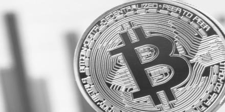 Bitcoin spada od pięciu dni, kolejny cel to 25,5 tys. dolarów za BTC