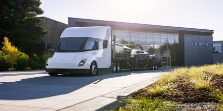 Tesla mantém R$ 1,4 bilhão em Bitcoin em seu caixa