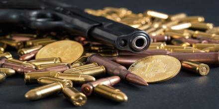 Médico se declara culpado por contratar “matador de aluguel” com Bitcoin