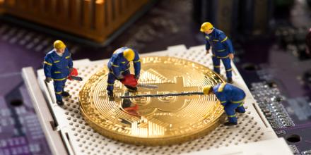 O que é o halving do Bitcoin? Entenda o sistema que diminui a oferta da criptomoeda