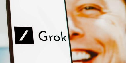Memecoin ganha milhões usando mesmo nome da IA de Elon Musk