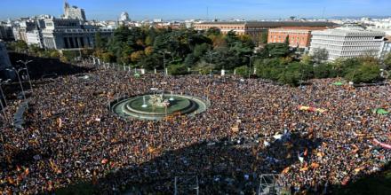 Tausende protestieren gegen das spanische Amnestiegesetz