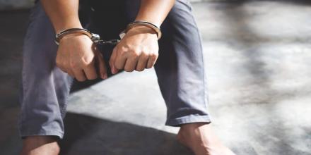 Político é preso após roubar criptomoedas de corretora