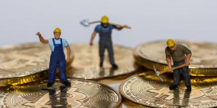 Bericht: Bitcoin-Miner-Einnahmen fallen in den letzten 6 Monaten um mehr als 30%