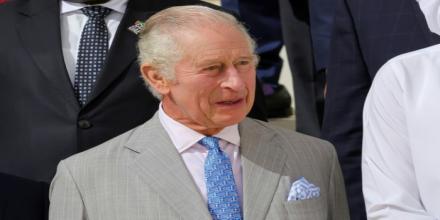 Die Krawatte von König Karl III. sorgt im britisch-griechischen Streit für Aufsehen