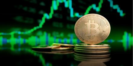 Manhã Cripto: Bitcoin (BTC) sobe 4% e encosta em US$ 43 mil com apostas em cortes de juros nos EUA; Juiz quer acelerar devolução de fundos a clientes da FTX