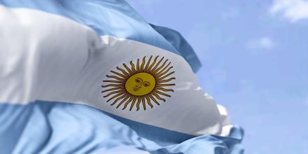 US-Botschafter in Argentinien lobt die „Genialität“ des Bitcoin-Miners für Flüssiggas-Stromerzeugungspläne.