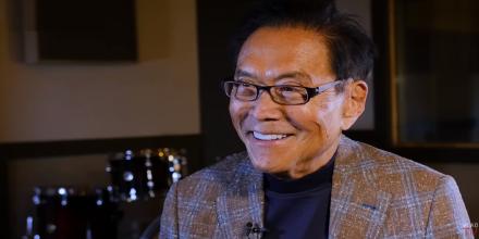 “Sistema bancário está falido e ainda dá tempo de comprar Bitcoin”, diz Robert Kiyosaki