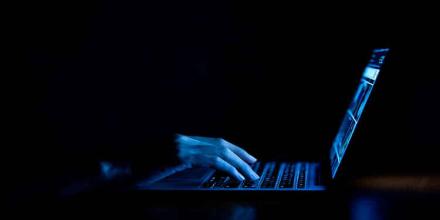 Hackers roubam quase R$ 300 milhões em criptomoedas via Google Ads e X