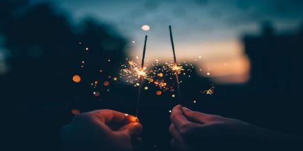 Analista indica 3 criptomoedas para fazer trade na semana do ano novo