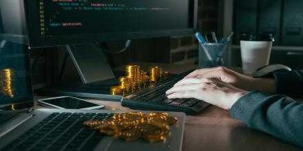 Criador de projeto DeFi devolve R$ 37 milhões em tokens para comunidade após tentativa de dump