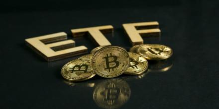 “Tudo pronto para aprovação dos ETFs de Bitcoin hoje”, diz analista da Bloomberg