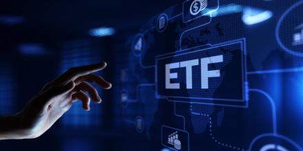 Manhã Cripto: Bitcoin e Ethereum estacionam após ETFs movimentarem US$ 4,6 bilhões na estreia