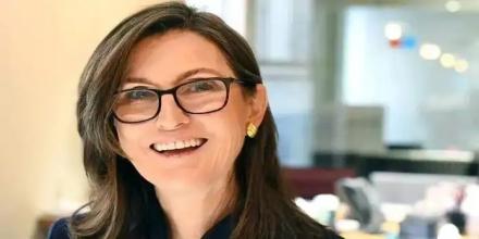 “Bitcoin vai abocanhar parte do mercado global do ouro”, prevê Cathie Wood