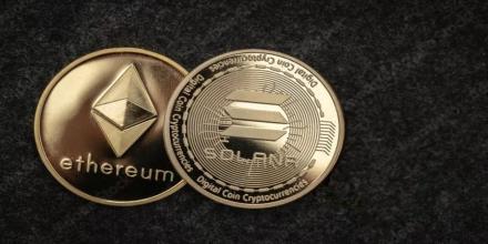 Bericht: Ethereum und Solana zeigen einzigartige Marktdynamik in aktuellen Altcoin-Trends