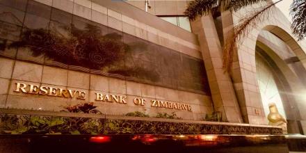 Zimbabwe zwiększyło rezerwy złota o niemal tonę – bez zakupów. Efekt podatku w naturze