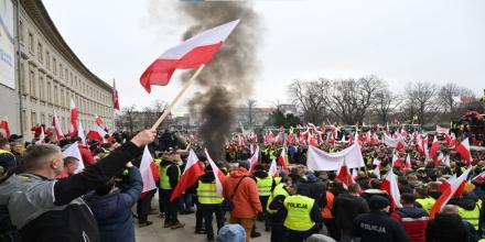 Zgniłki na granicy, płomienie i obornik przed budynkami UE. Protest rolników nabiera rumieńców