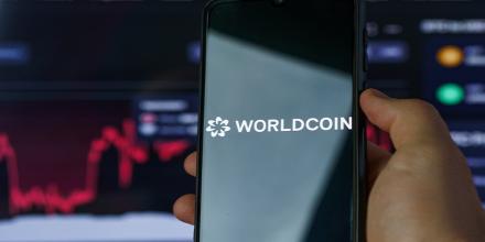 Worldcoin atinge recorde histórico com salto semanal de 196%; entenda a alta