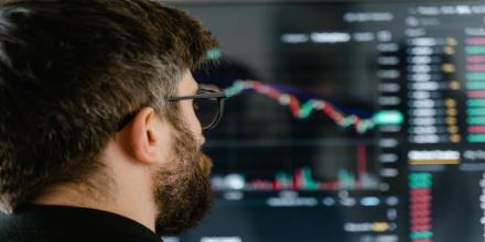 Binance remove 3 criptomoedas, provocando quedas de 50%