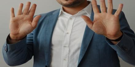 Najpierw przepraszał, teraz się z tego wycofuje? Popularny influencer przekonuje, że niesławny projekt nie był oszustwem, a on sam również był ofiarą