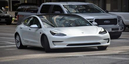 Elon Musk podał datę wprowadzenia Robotaxi. Tylko czy to na pewno dobry pomysł?