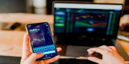 Trader lucra US$ 23 milhões com memecoins da Solana; Veja quais tokens ele está comprando agora