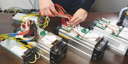 Sortudo recebe R$ 1 milhão em bitcoin após minerar bloco sozinho