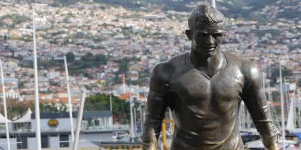 Ronaldo enthüllt ikonische NFT-Kollektion auf Binance: Feier seiner lebendigen Fußballkarriere